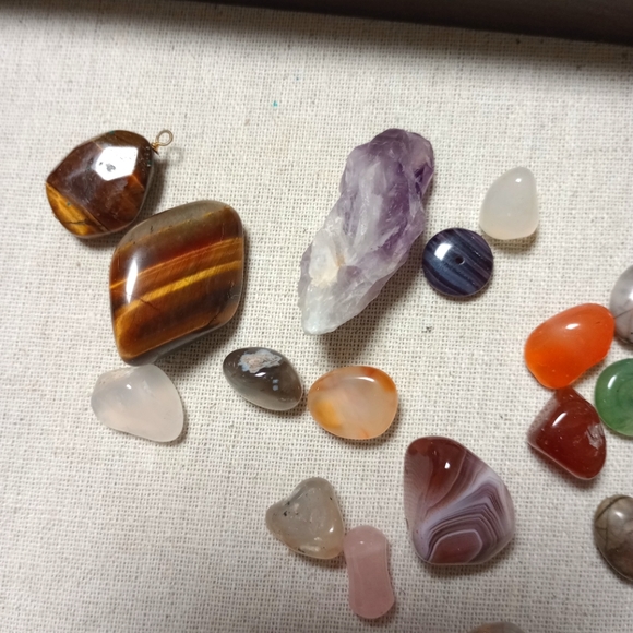 Jewelry | Smithsonian Rock And Gem Dig Stem Identify Gemstones And ...